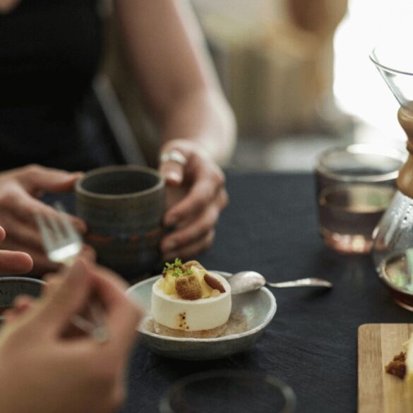 Japanese Table Manners: Essential Dining Etiquette | BELONGING JAPAN